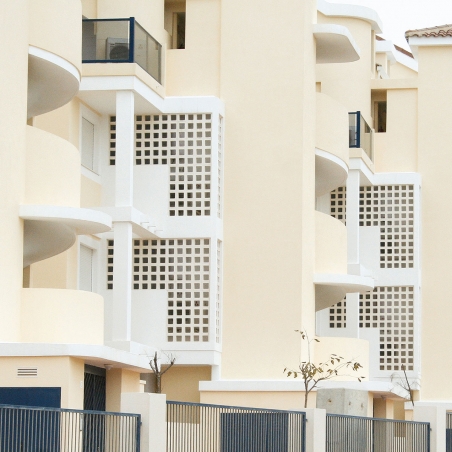 Celosía plana prefabricada en hormigón Verniprens Ventana